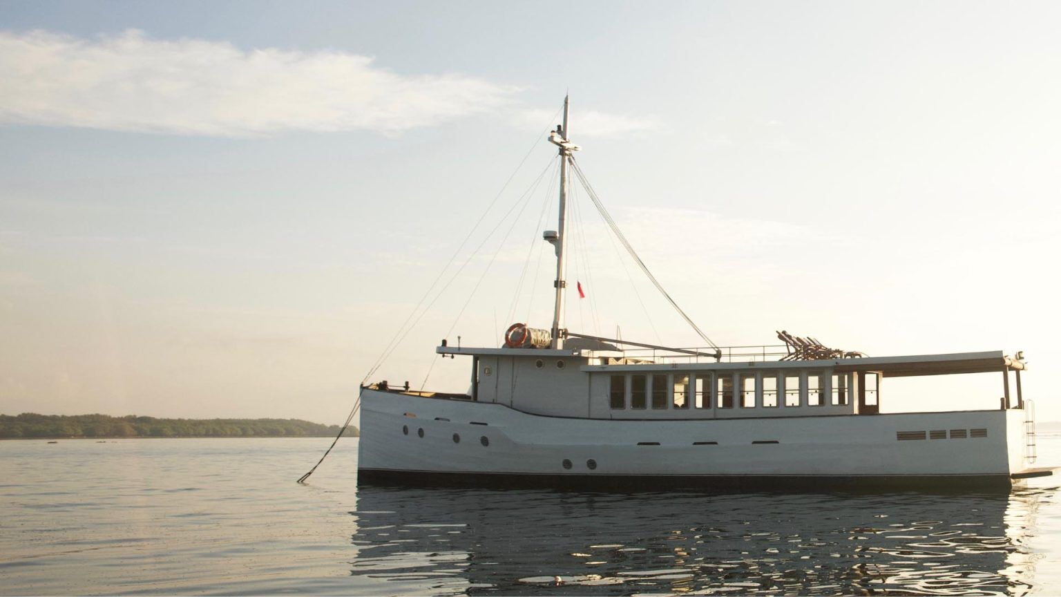 Explore stylish yachts in Indonesia with Barefoot Yachts